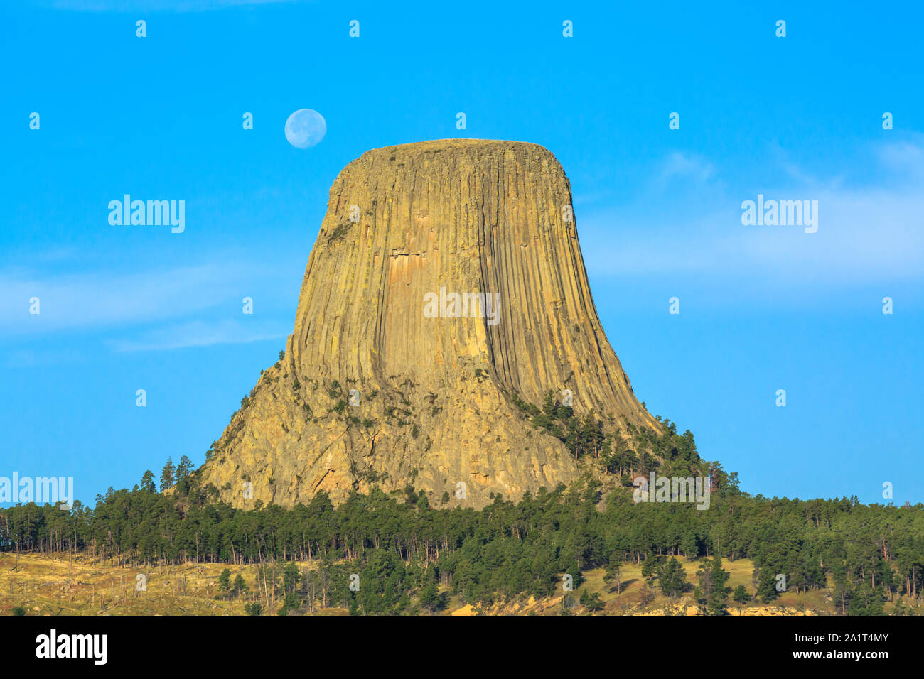 Full moon over devils tower hi-res stock photography and images - Alamy