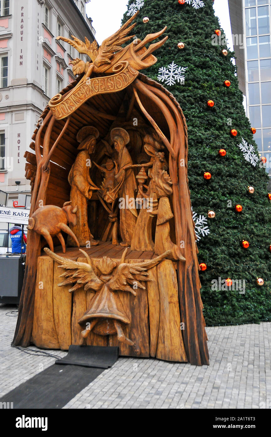 Nativity scene and Christmas tree Stock Photo - Alamy