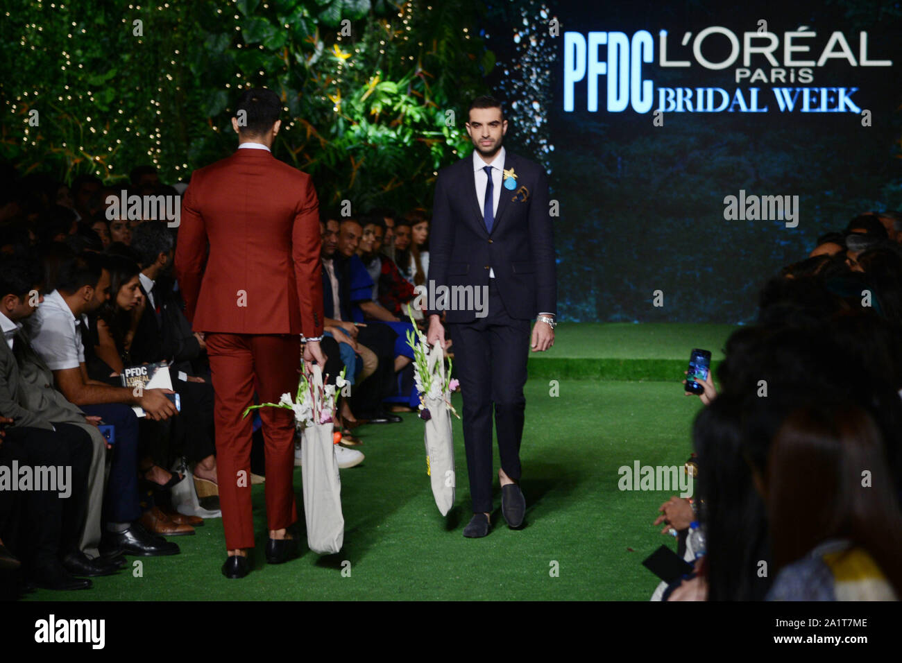 Models walks on ramp and presenting creations of Pakistani famous ...
