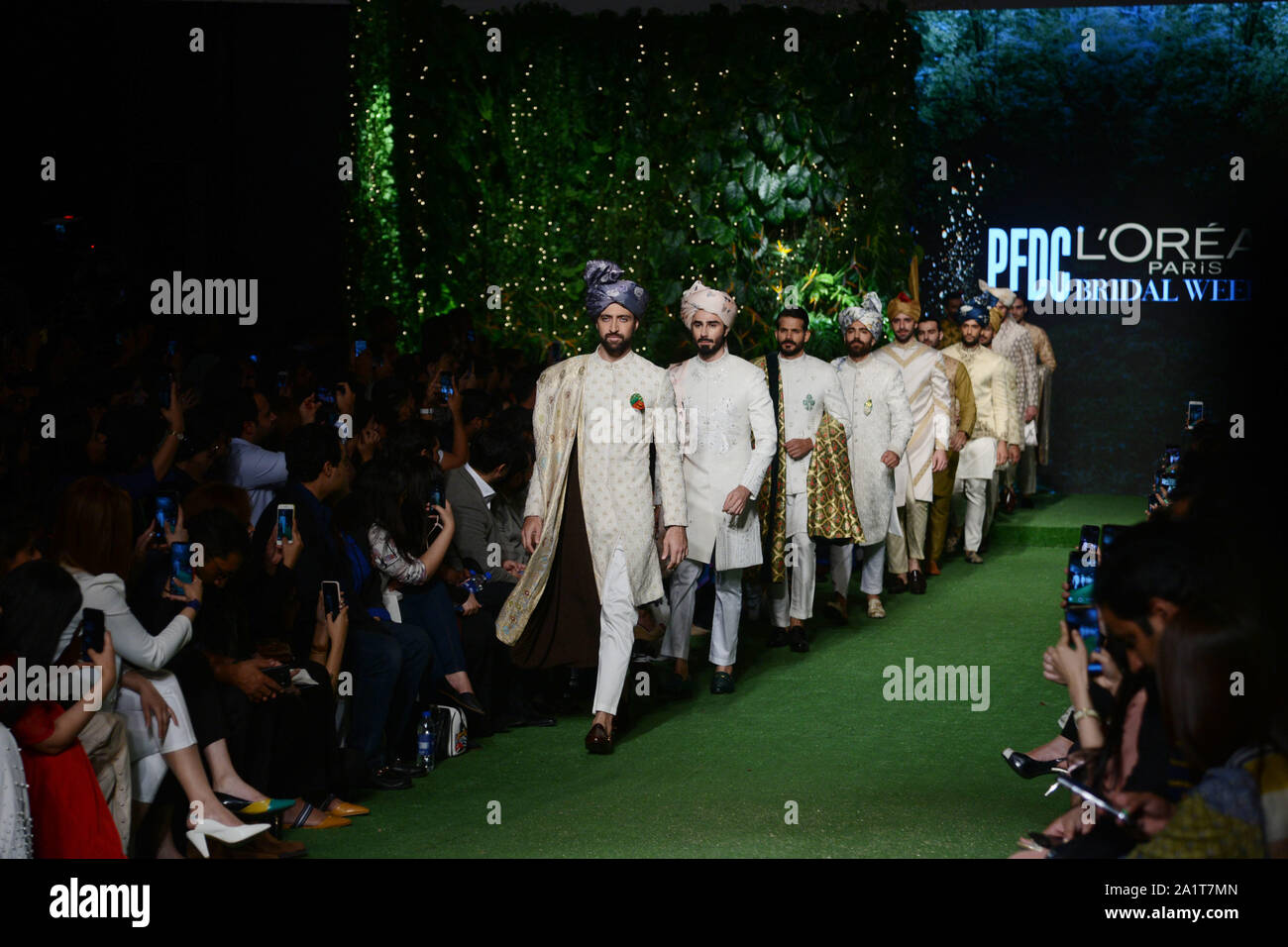 Models walks on ramp and presenting creations of Pakistani famous ...