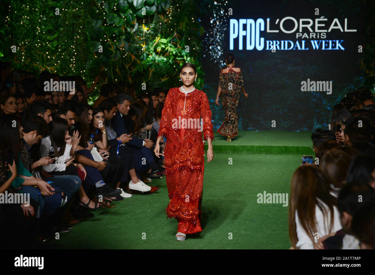 Models walks on ramp and presenting creations of Pakistani famous ...