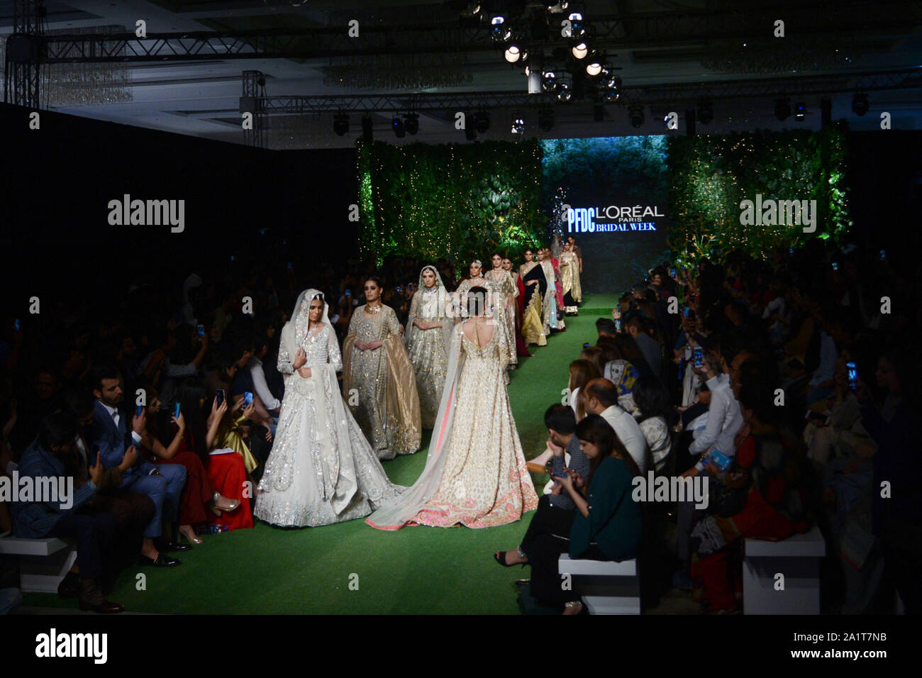 Models walks on ramp and presenting creations of Pakistani famous ...