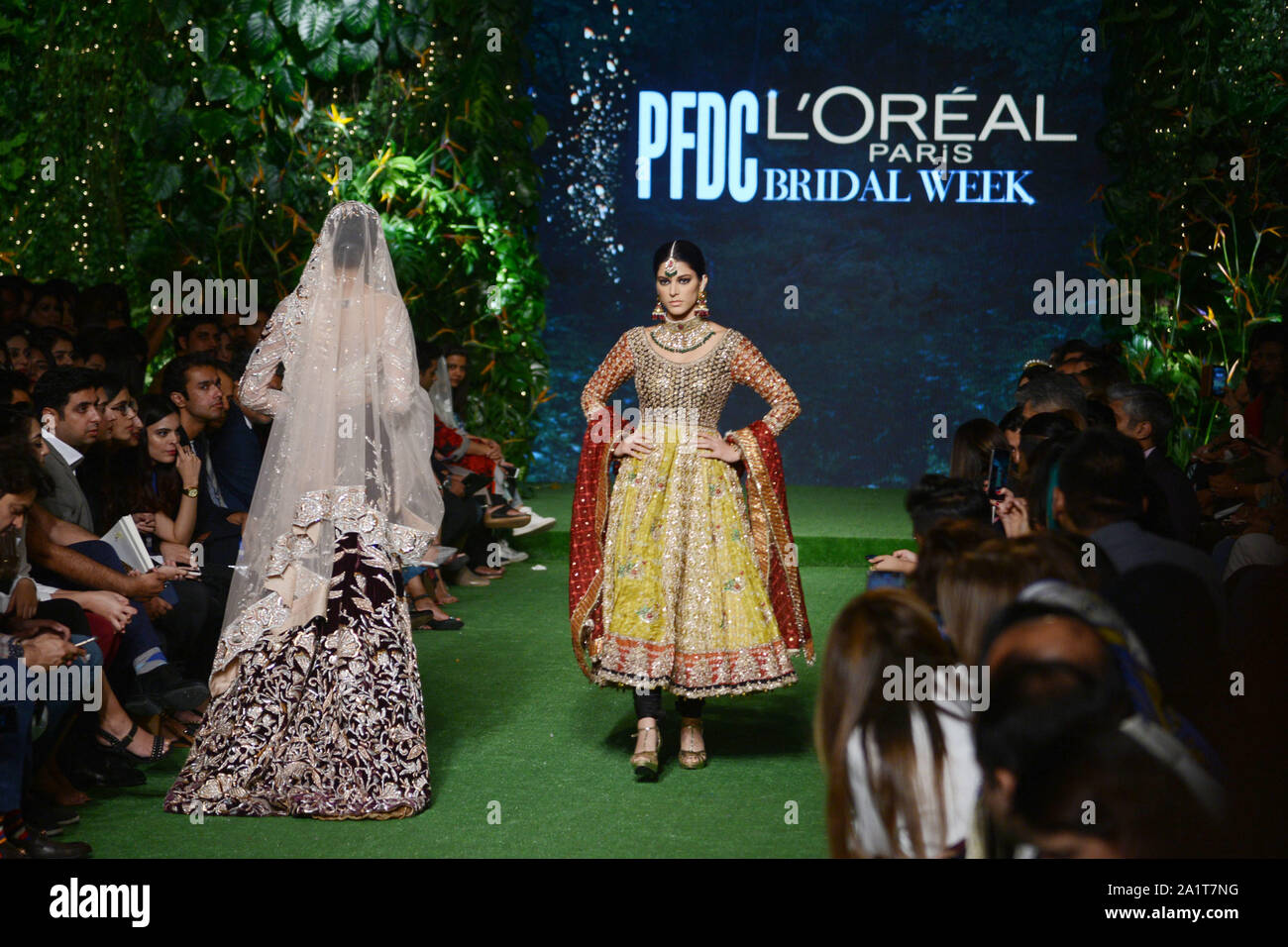 Models walks on ramp and presenting creations of Pakistani famous ...