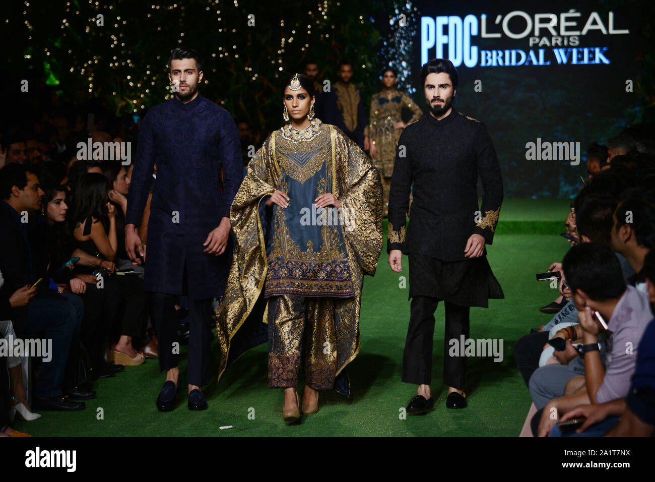 Models walks on ramp and presenting creations of Pakistani famous ...
