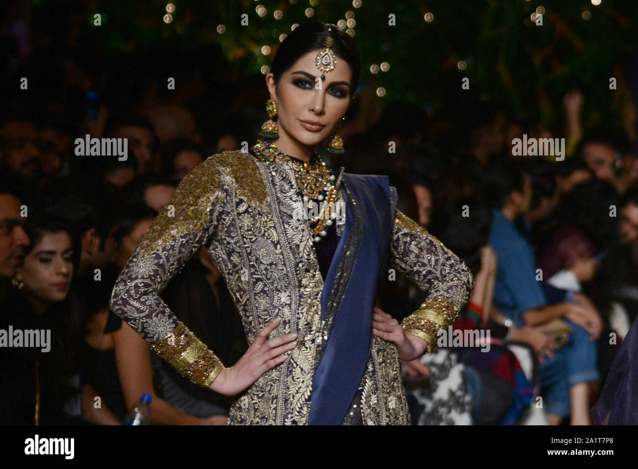 Lahore, Pakistan. 29th Sep, 2019. Models walks on ramp and presenting ...
