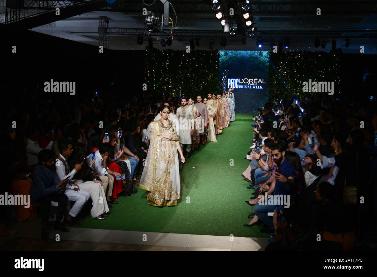 Models walks on ramp and presenting creations of Pakistani famous ...
