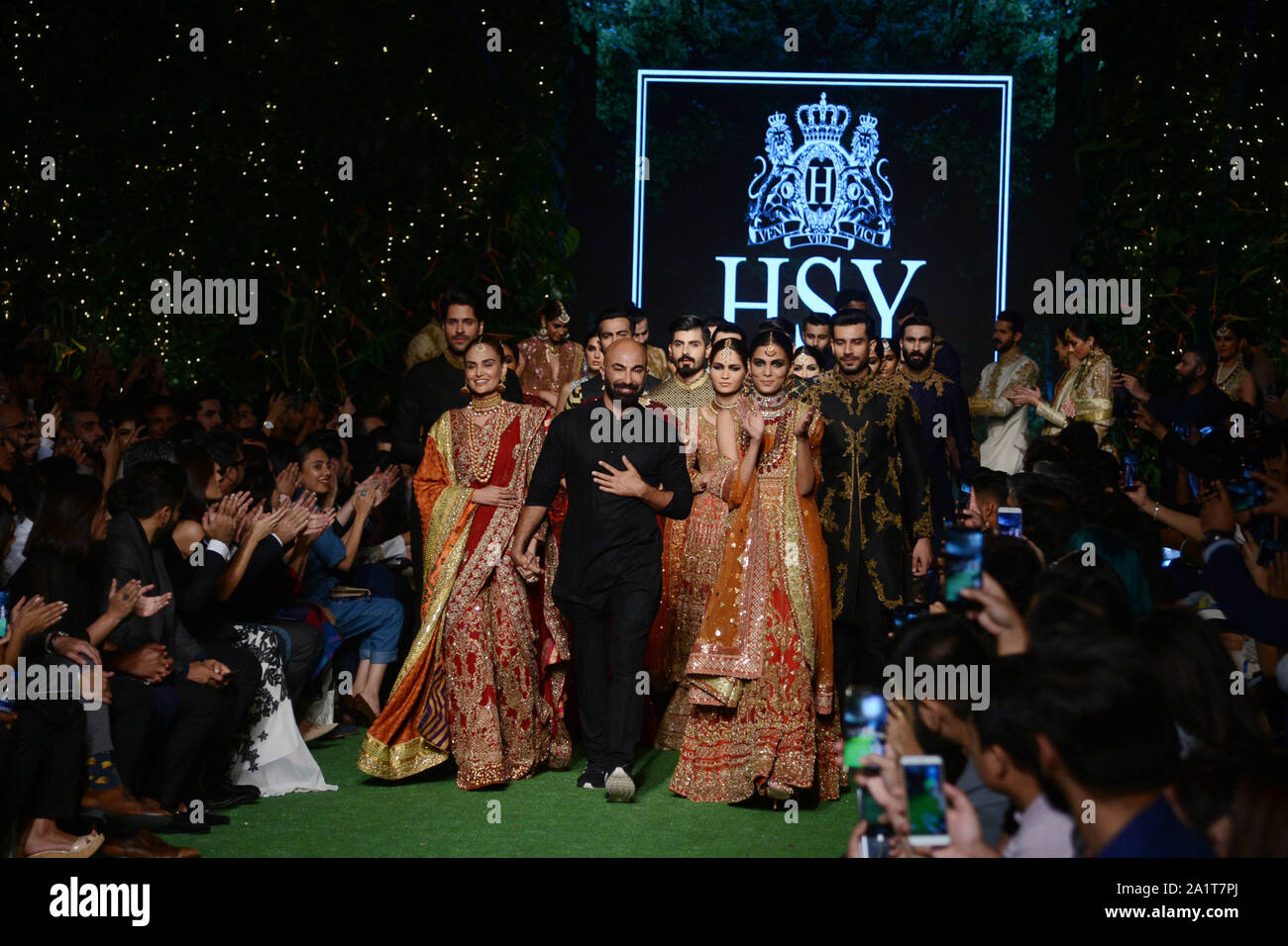 Models walks on ramp and presenting creations of Pakistani famous ...