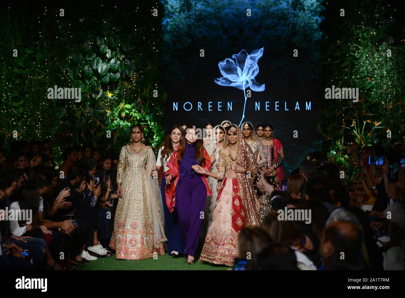 Lahore, Pakistan. 28th Sep, 2019. Models walks on ramp and presenting ...