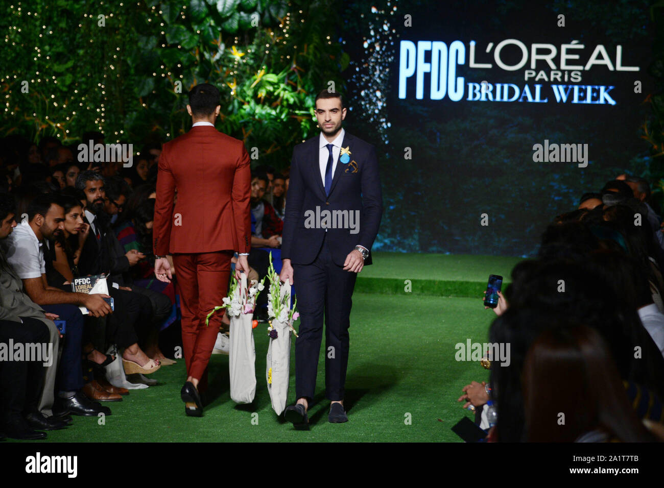 Lahore, Pakistan. 28th Sep, 2019. Models walks on ramp and presenting ...