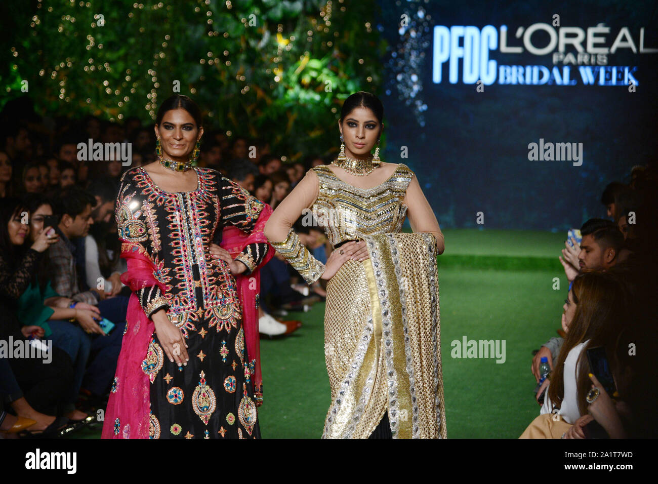 Lahore, Pakistan. 28th Sep, 2019. Models walks on ramp and presenting ...