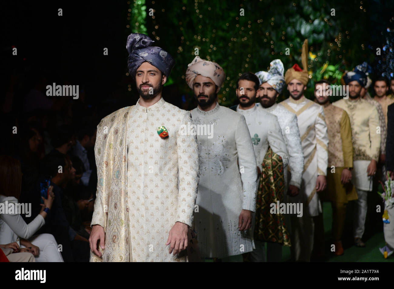 Lahore, Pakistan. 28th Sep, 2019. Models walks on ramp and presenting ...