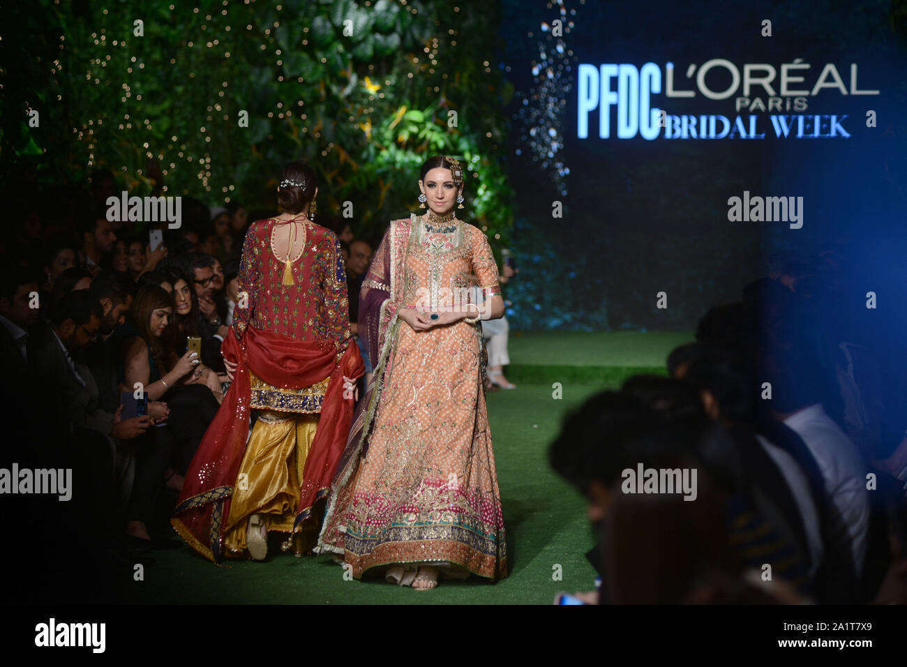 Lahore, Pakistan. 28th Sep, 2019. Models walks on ramp and presenting ...