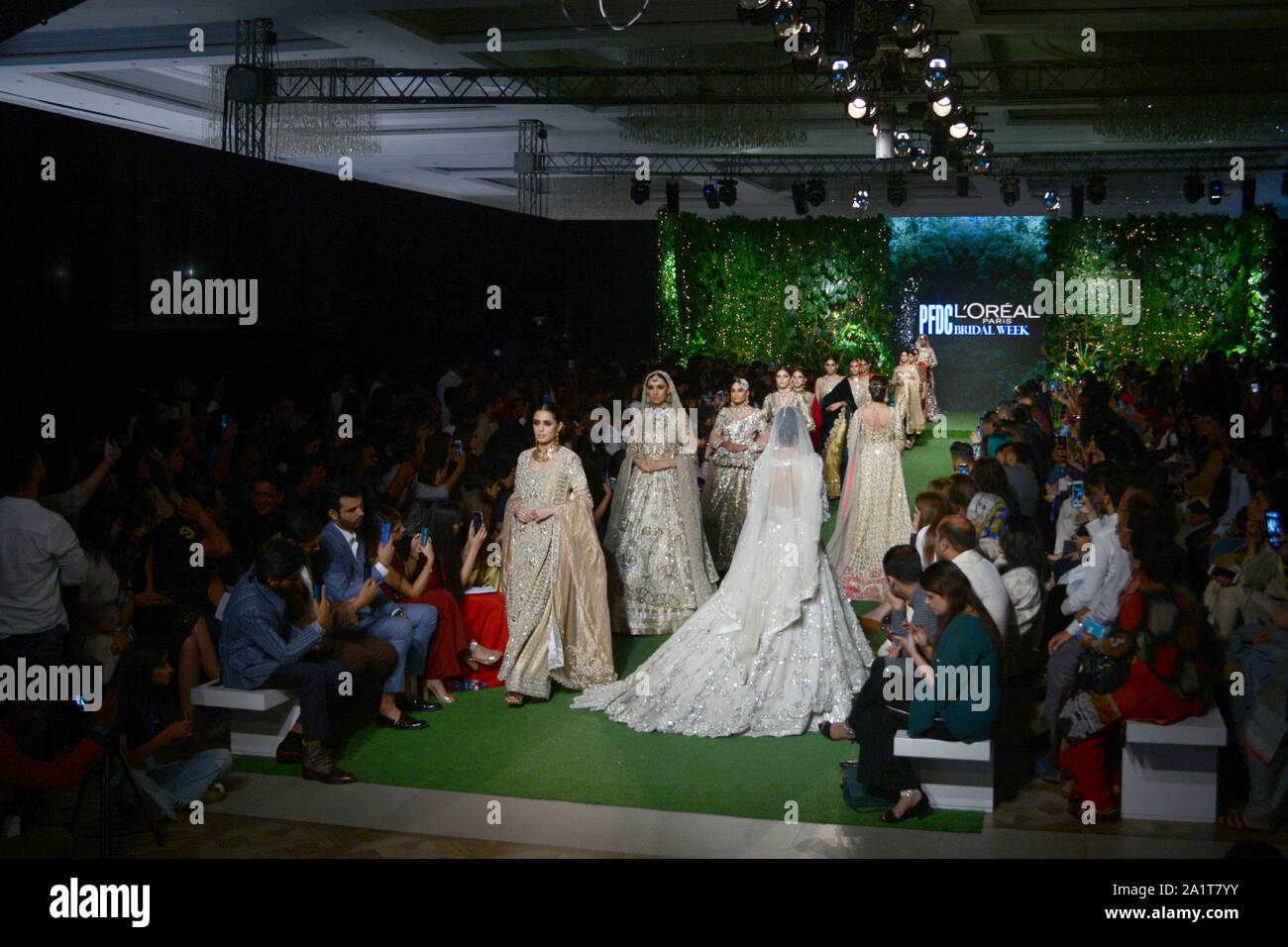 Lahore, Pakistan. 28th Sep, 2019. Models walks on ramp and presenting ...