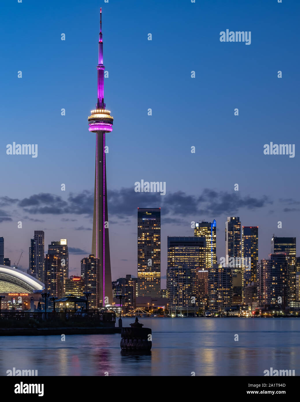 Twilight buildings hi-res stock photography and images - Alamy