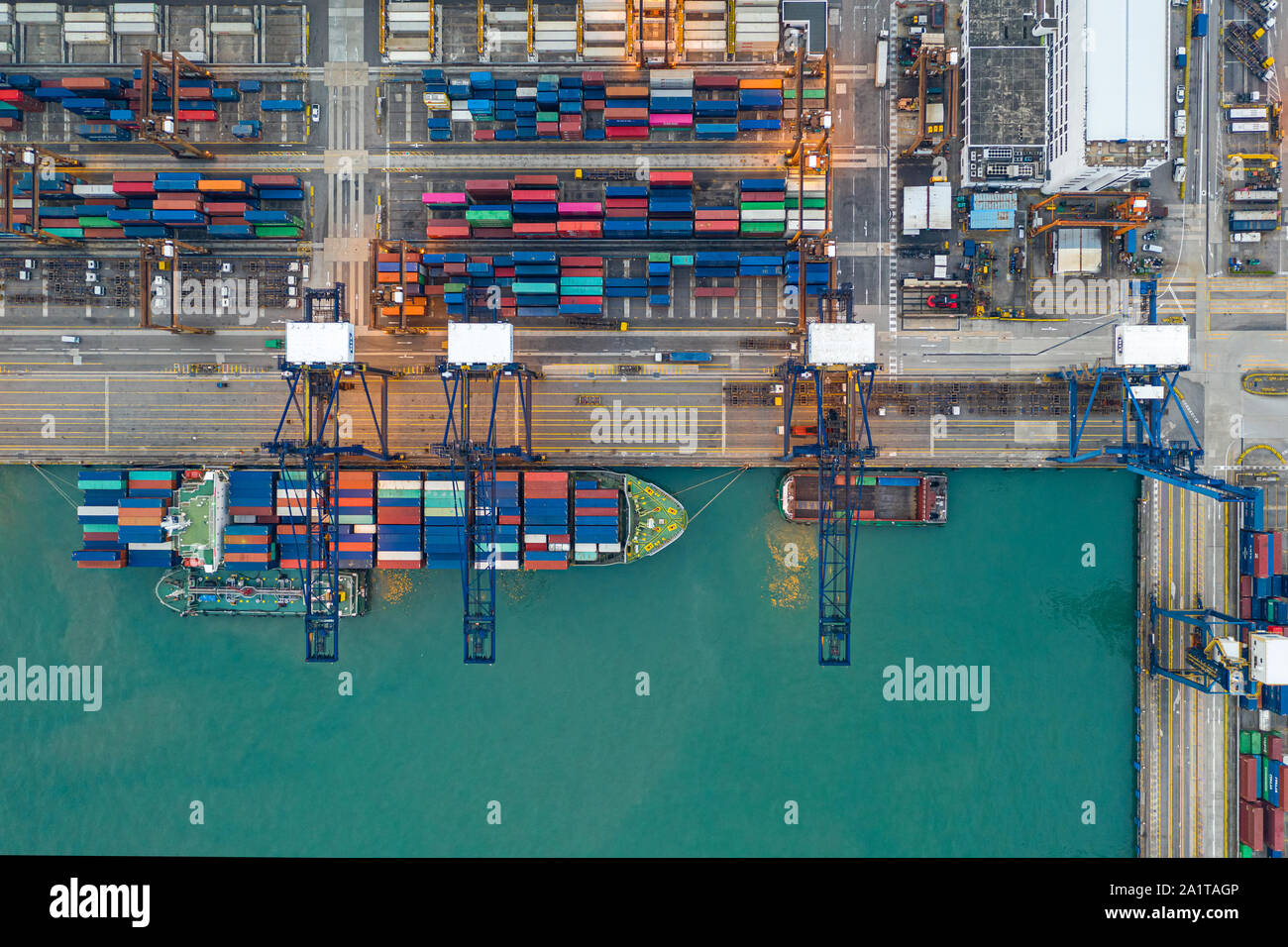 Shipping containers modern terminals hi-res stock photography and ...