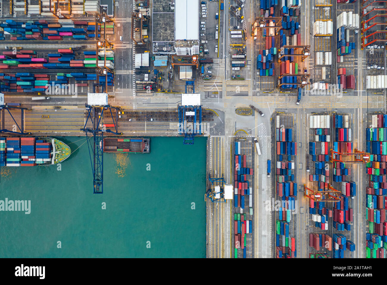 Shipping containers modern terminals hi-res stock photography and ...