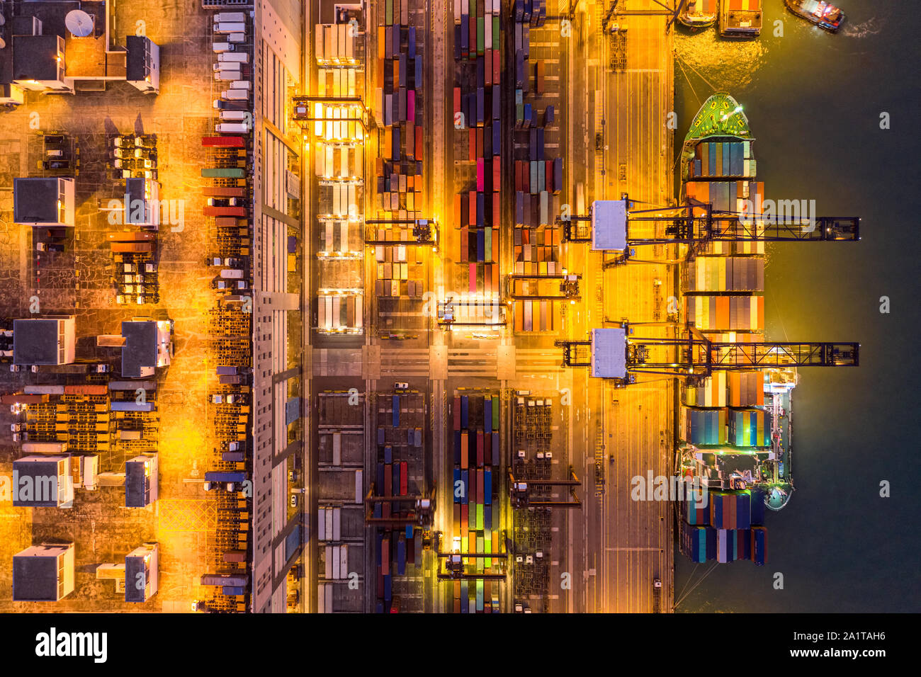 Shipping containers modern terminals hi-res stock photography and ...