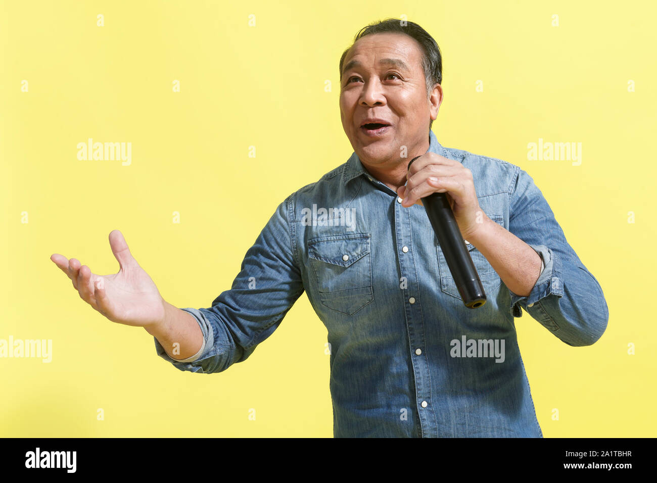 Old man singing hi-res stock photography and images - Alamy