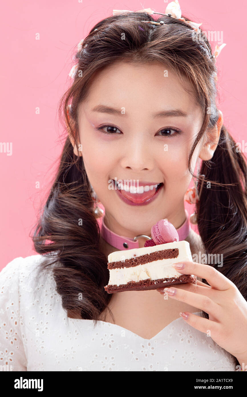 Young girls eat cake Stock Photo - Alamy