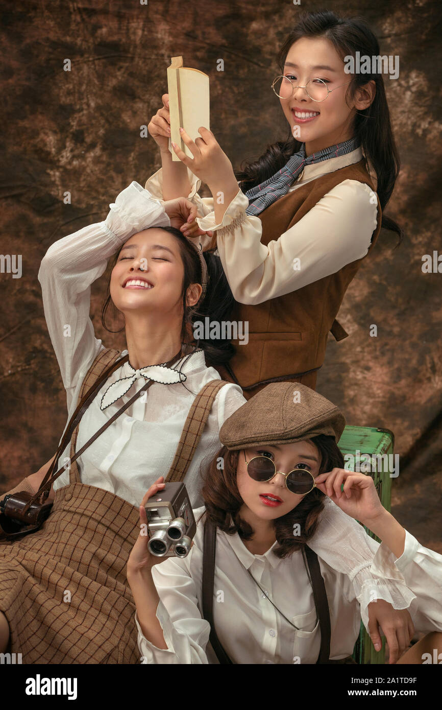 Retro look happy girl Stock Photo - Alamy