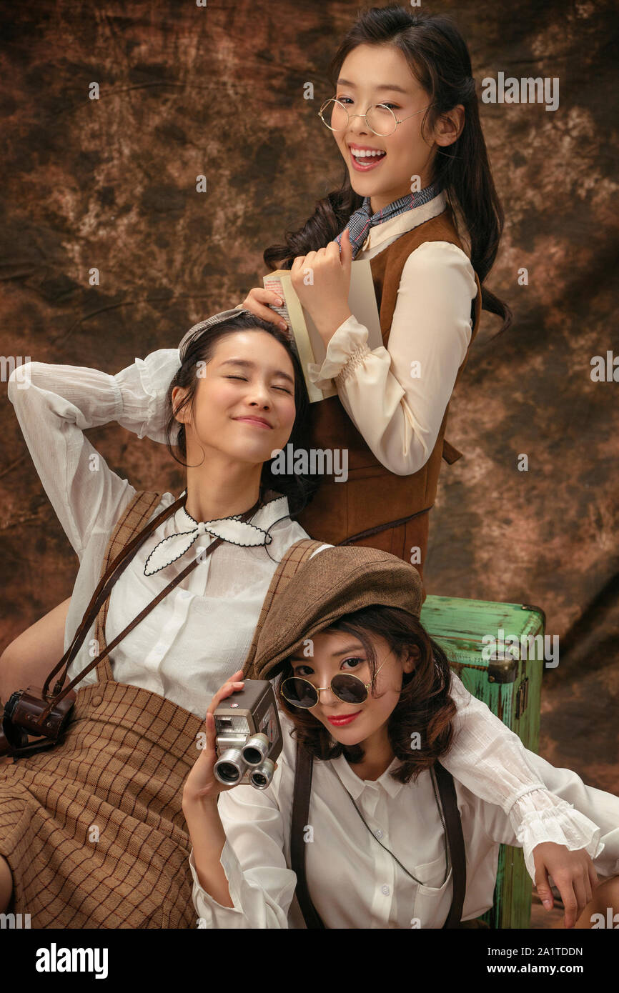 Retro look happy girl Stock Photo - Alamy