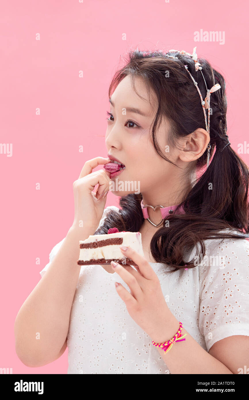 Girls eat cake hi-res stock photography and images - Alamy