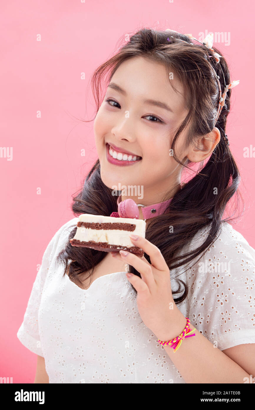 Young girls eat cake Stock Photo - Alamy