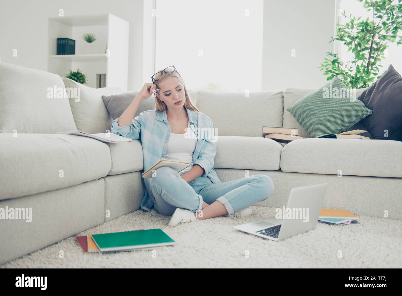 Confused student reader hi-res stock photography and images - Alamy