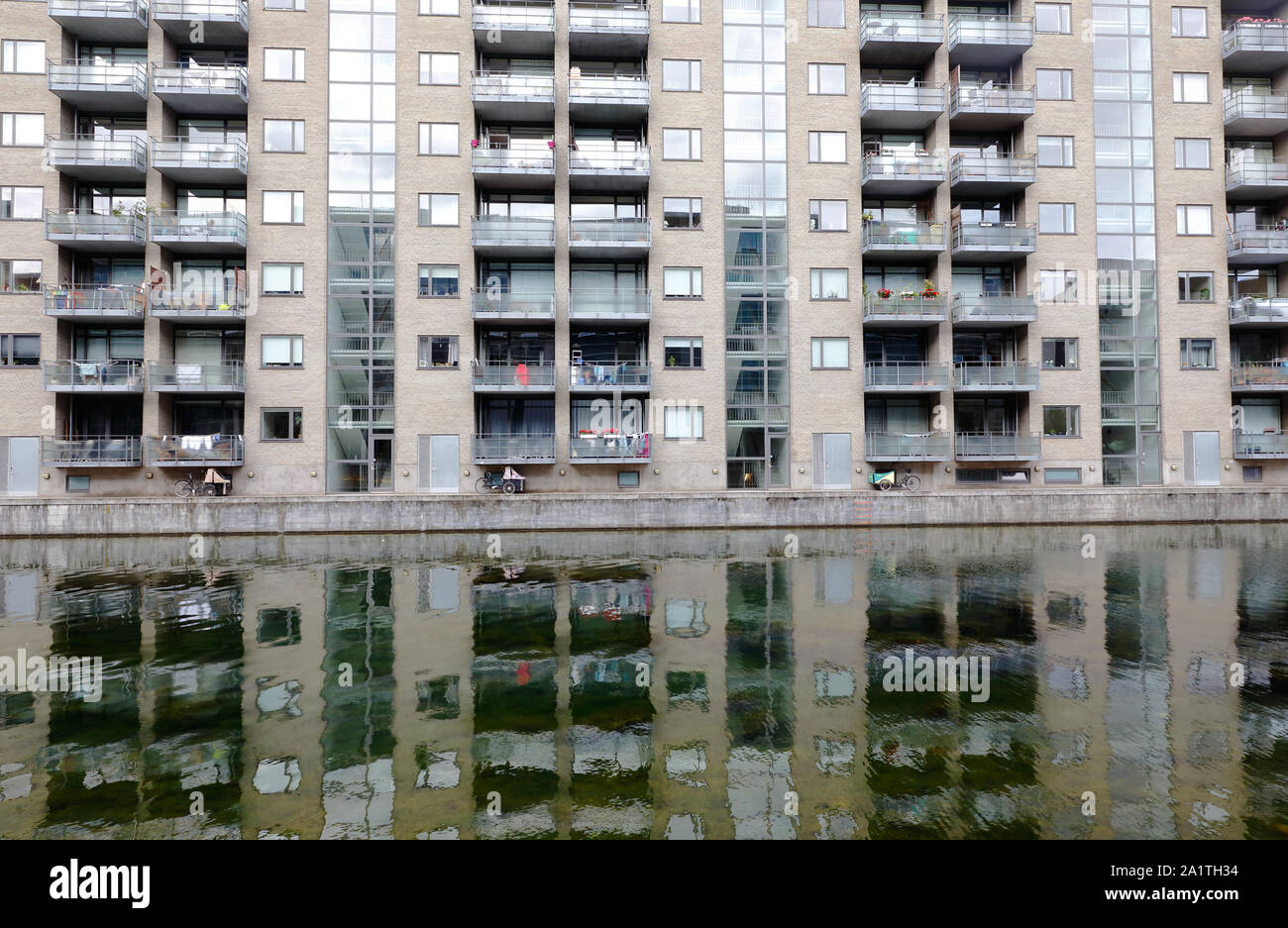 High rise facade hi-res stock photography and images - Alamy