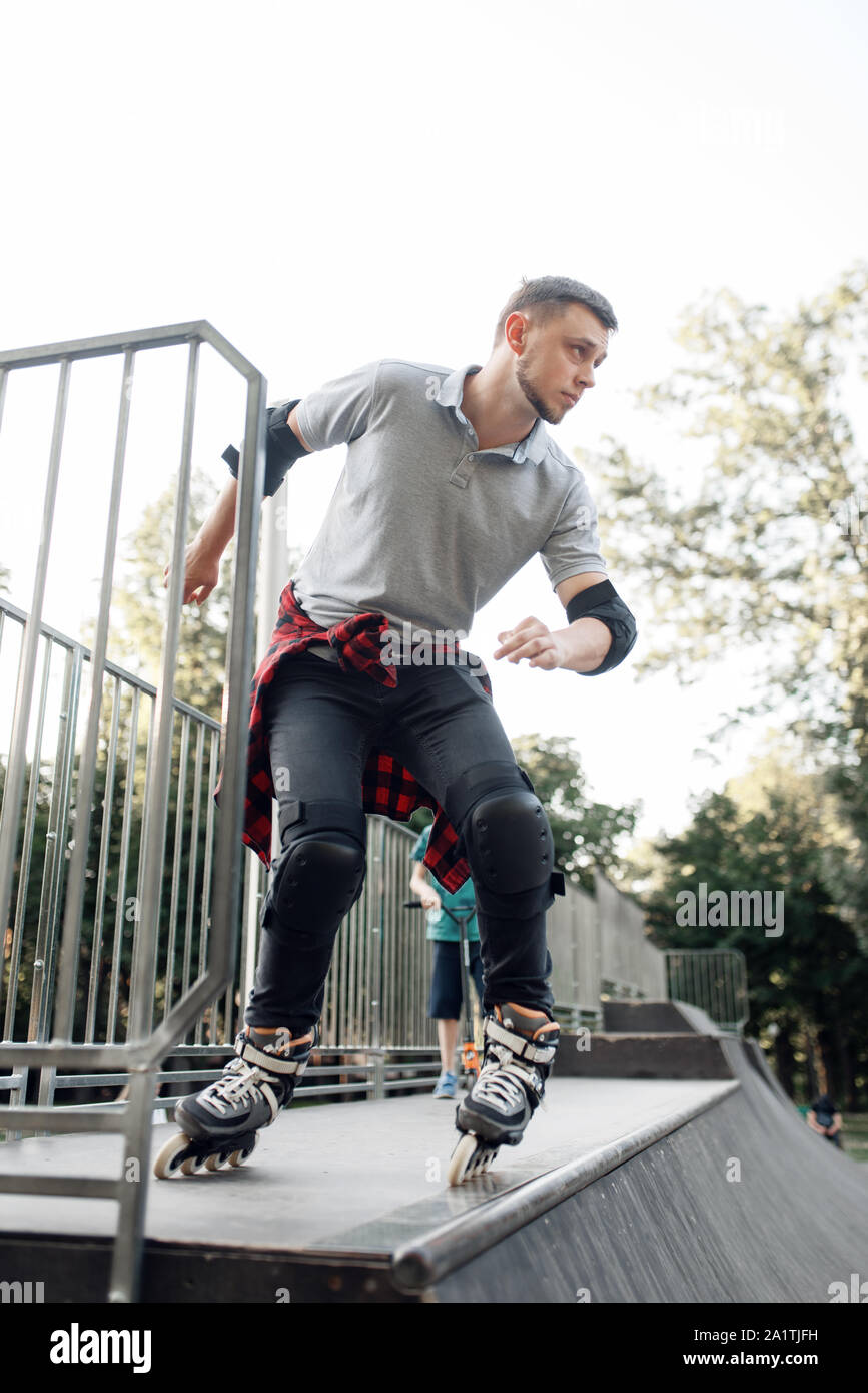 Skating ramp man hi-res stock photography and images - Alamy