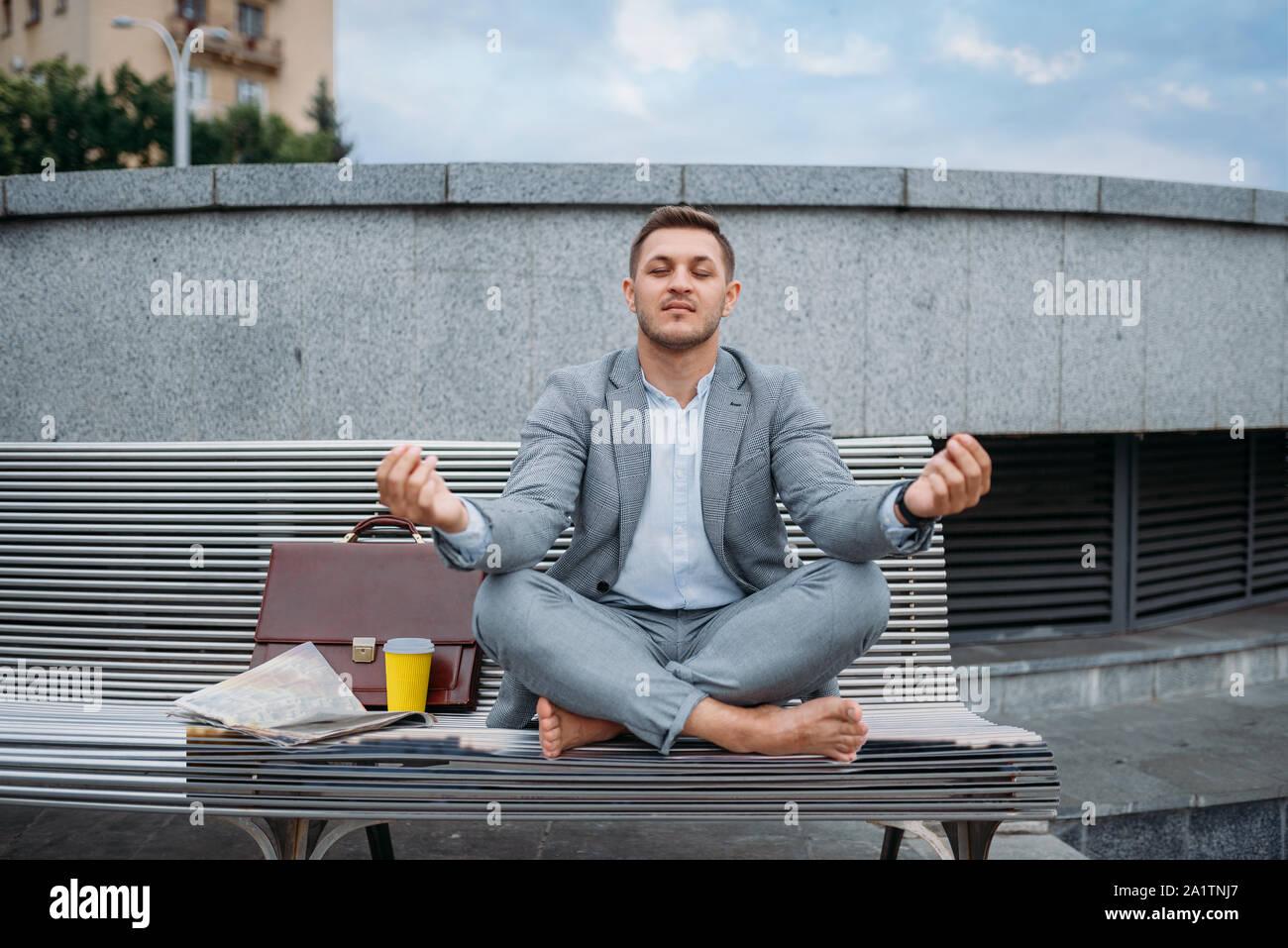 Pose on a bench hi-res stock photography and images - Alamy