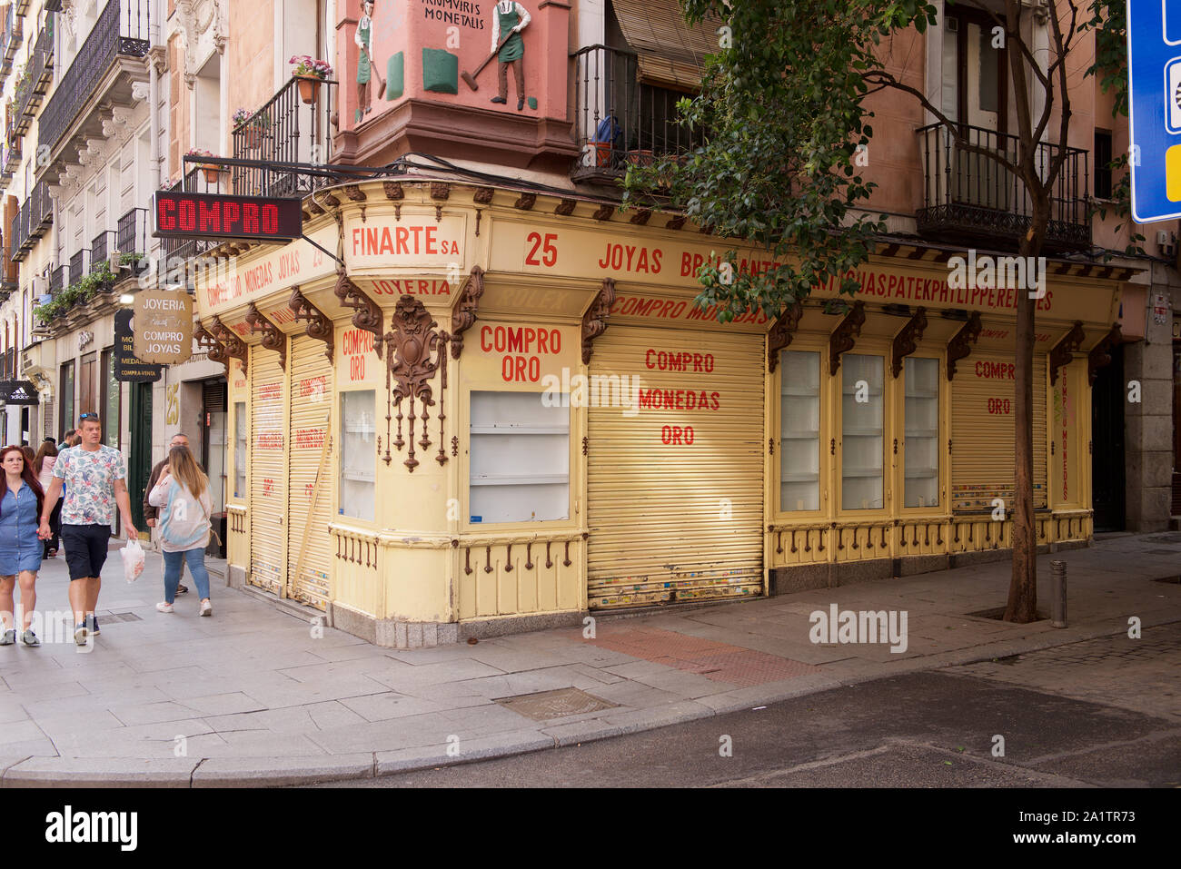 Corner calle mayor hi-res stock photography and images - Alamy