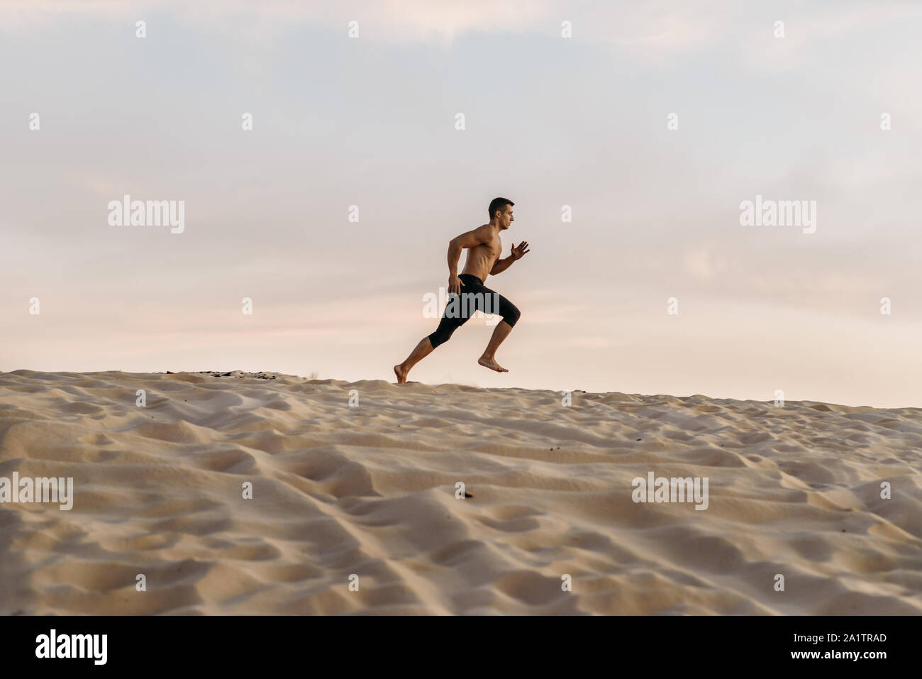Man running desert hi-res stock photography and images - Alamy