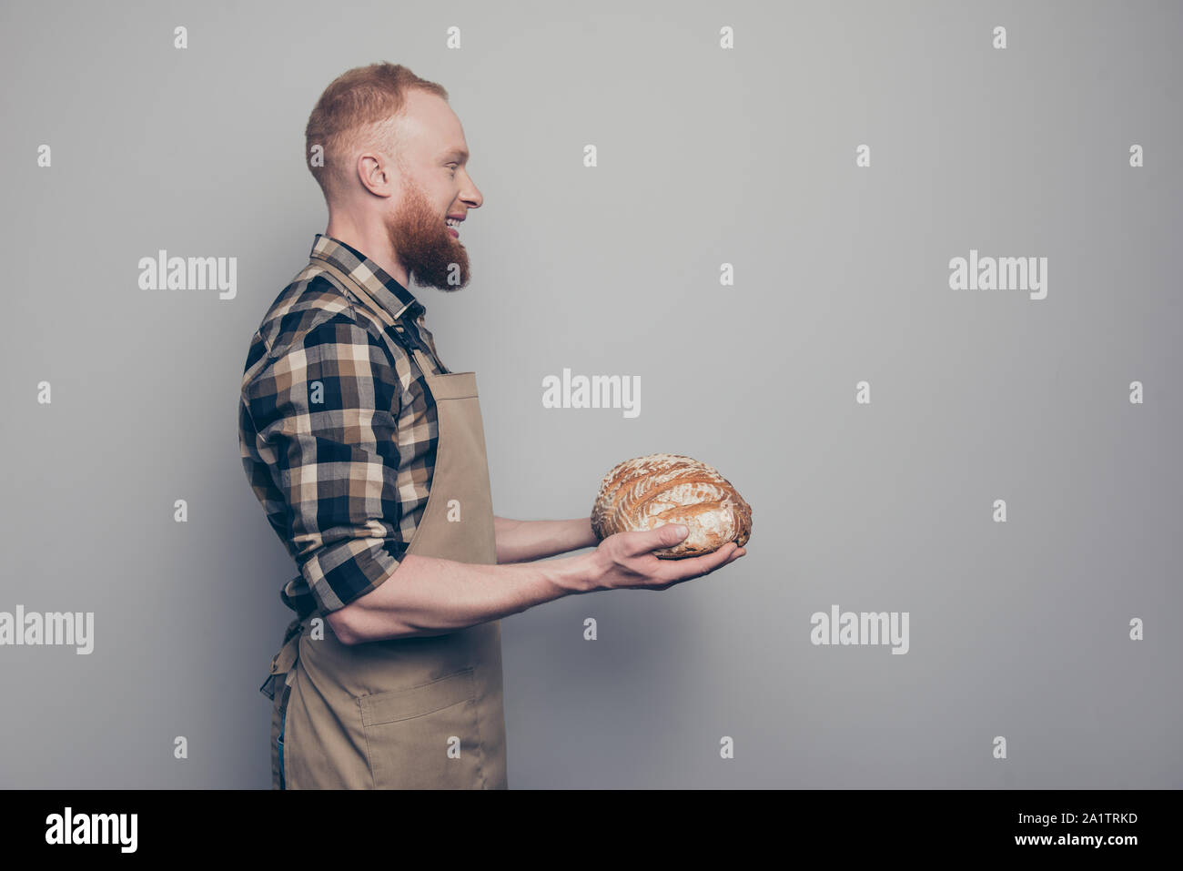 Handsome bearded baker man hi-res stock photography and images - Alamy