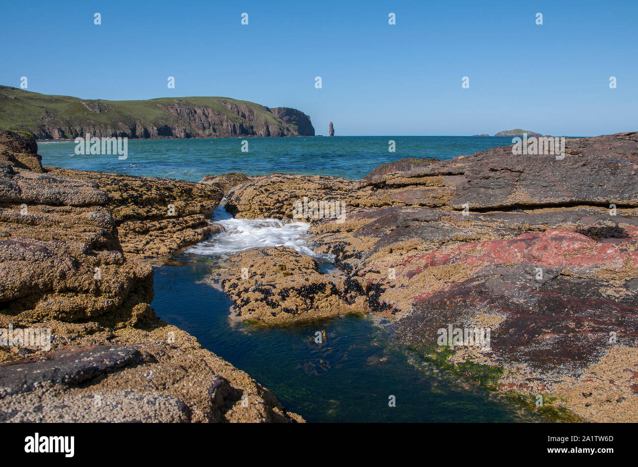 Am Buachaille sea stack and Sandwood Bay, Sutherland, NW Scotland Stock ...