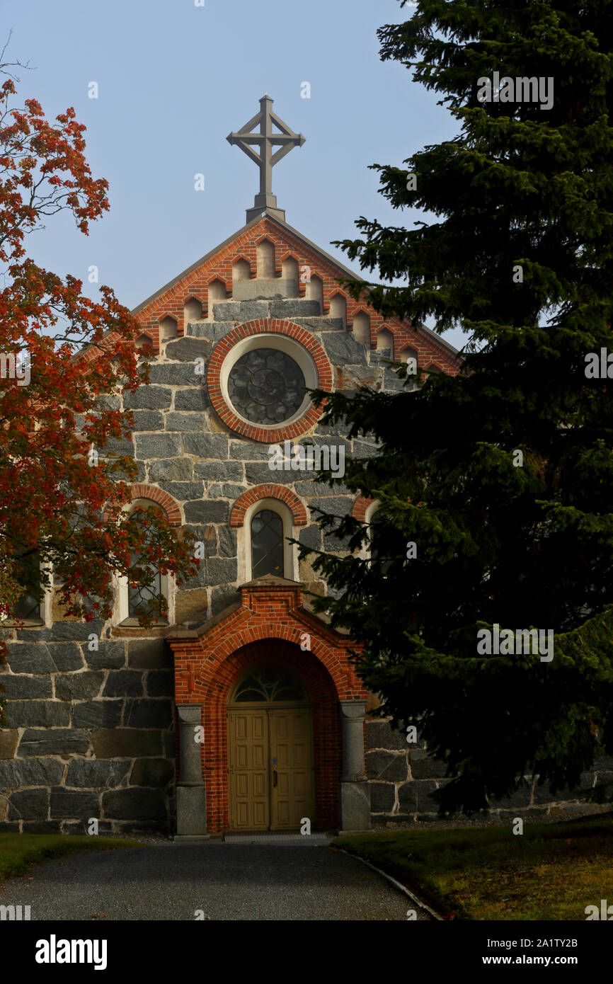 Red brick church and trees hi-res stock photography and images - Alamy