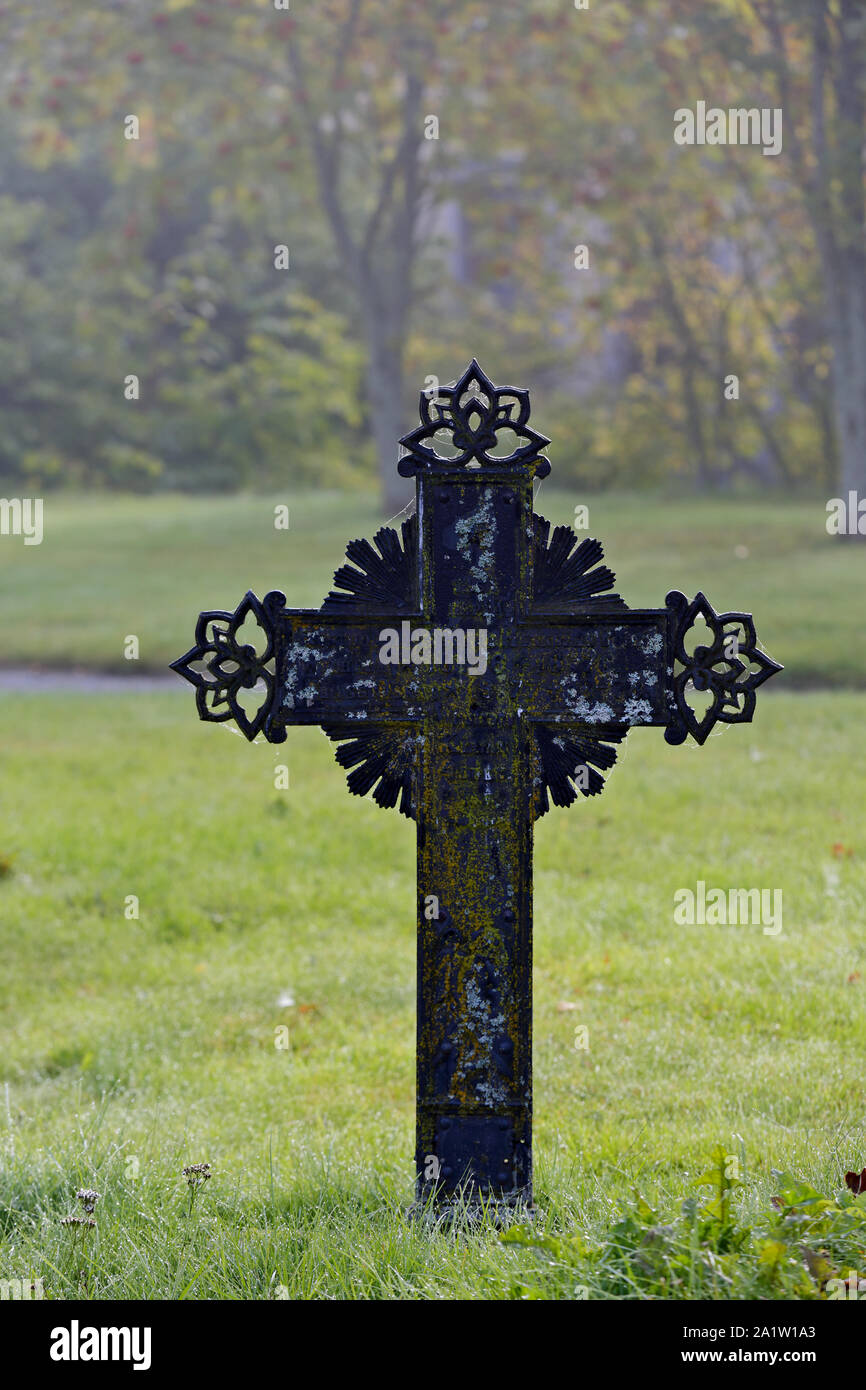 Old cross in an old cemetery Stock Photo - Alamy
