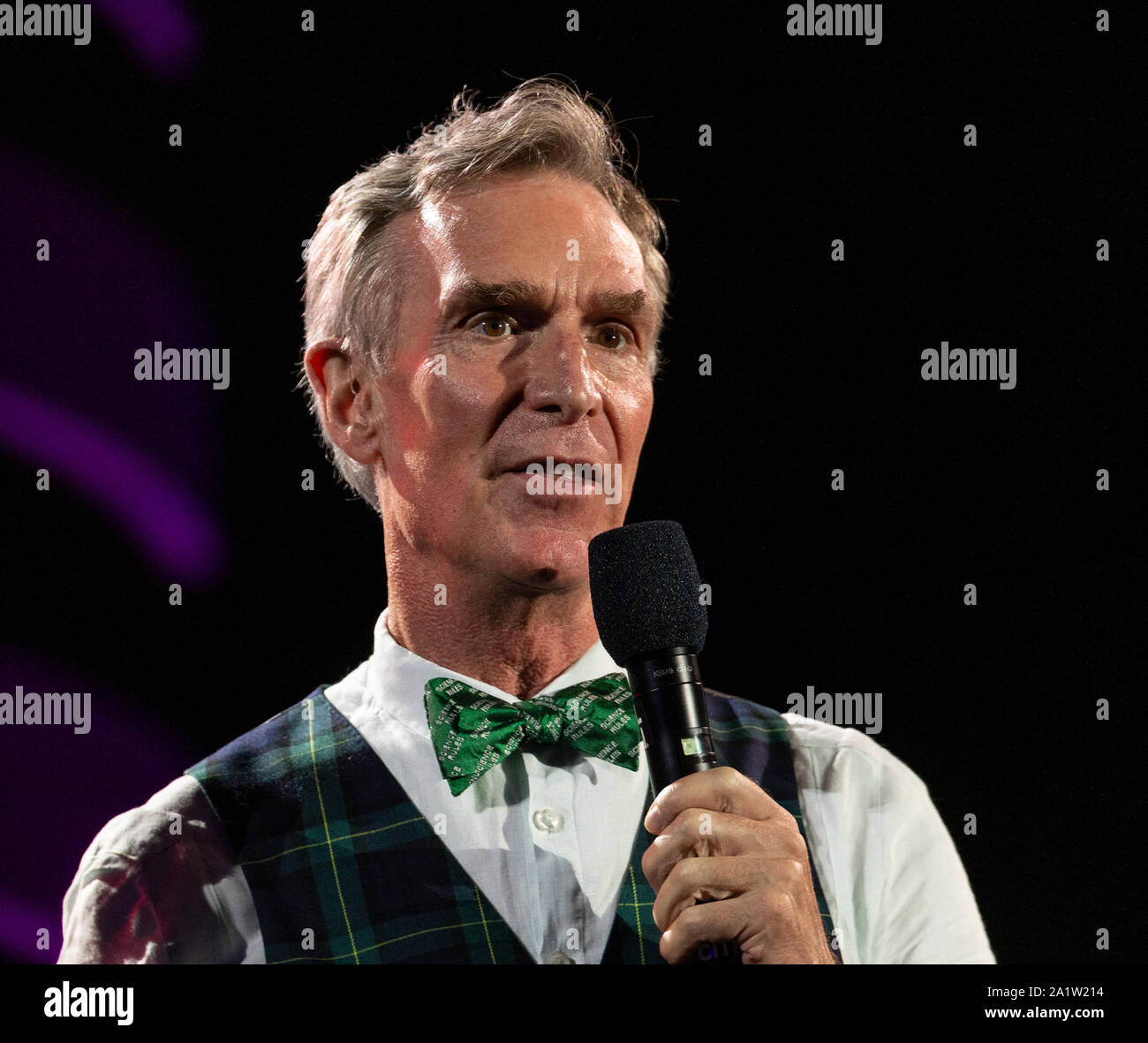 Bill nye on stage hi-res stock photography and images - Alamy