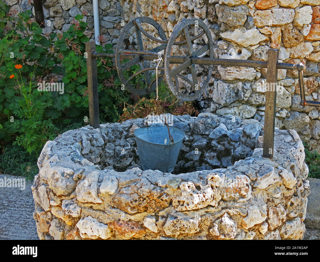 Well windlass hi-res stock photography and images - Alamy