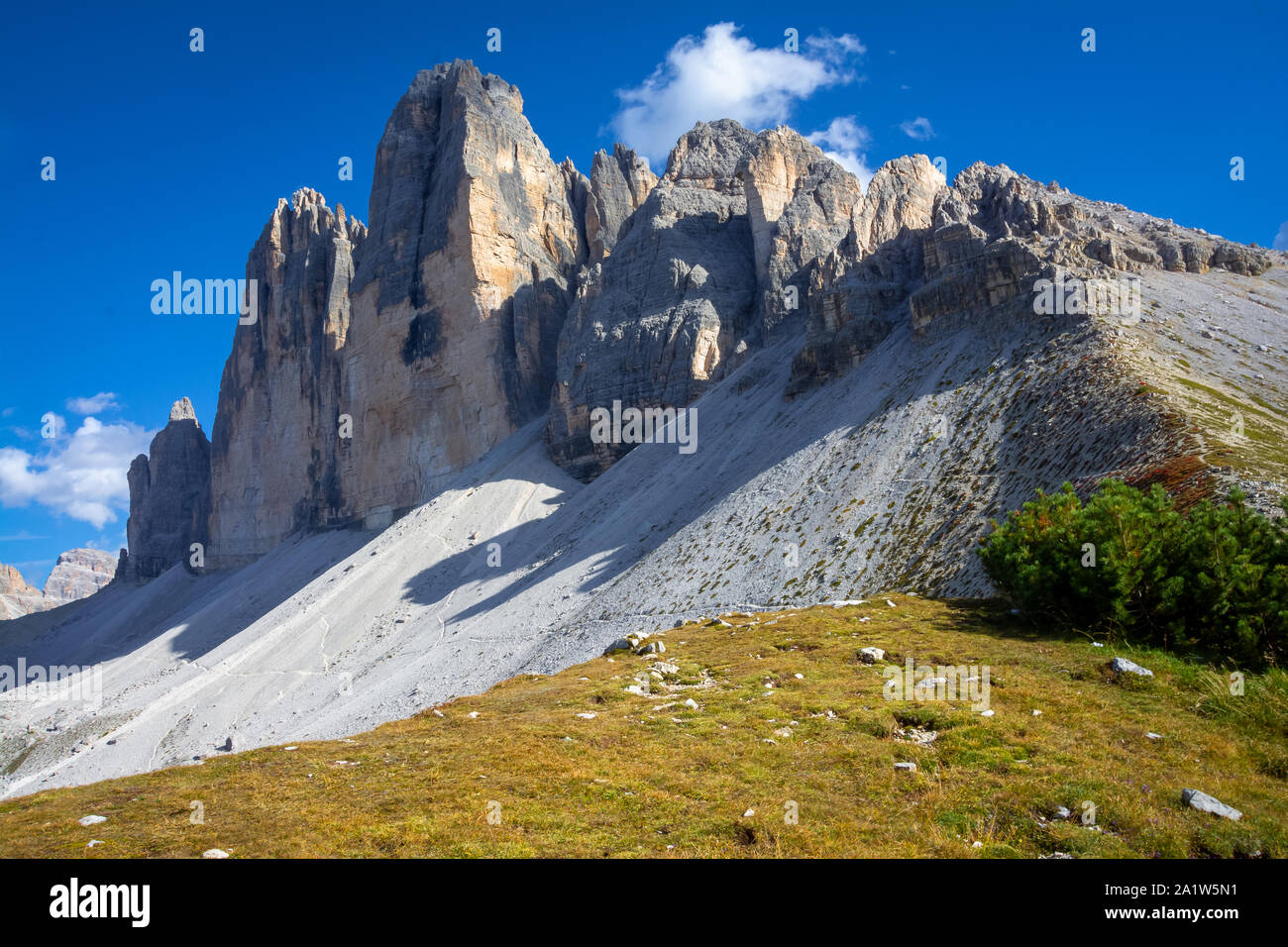 drei zinnen peaks in the dolomite mountains Stock Photo - Alamy