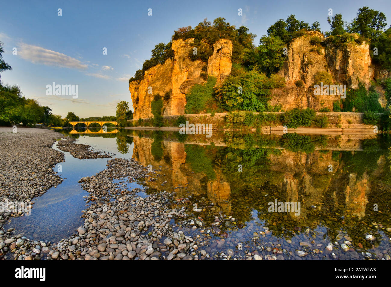 Dordogne River at Vitrac Port, Dordogne, Dordogne Valley, Périgord ...
