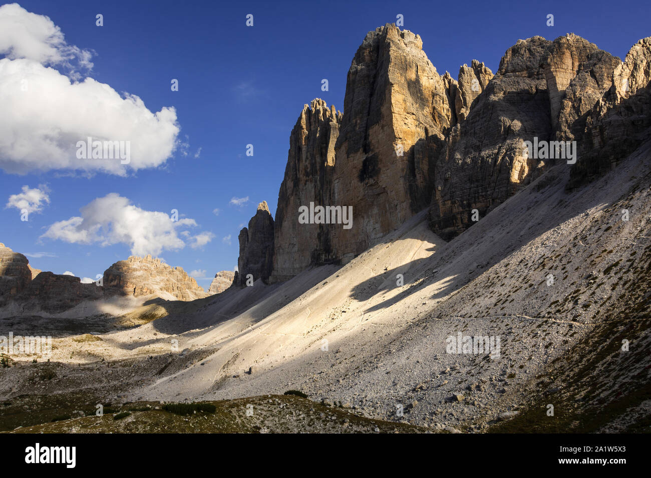 drei zinnen peaks in the dolomite mountains Stock Photo - Alamy