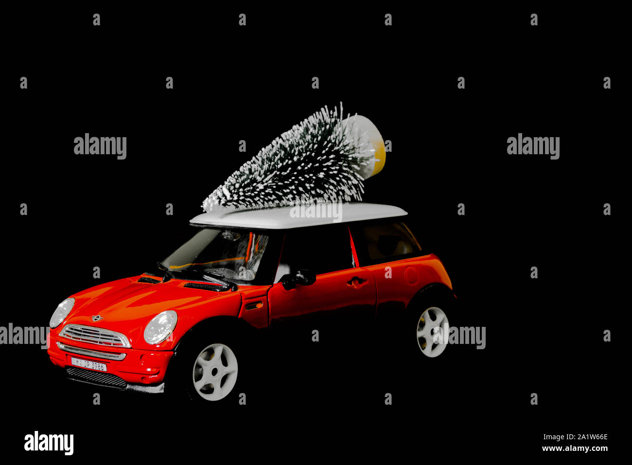 Red car with black roof hi-res stock photography and images - Alamy