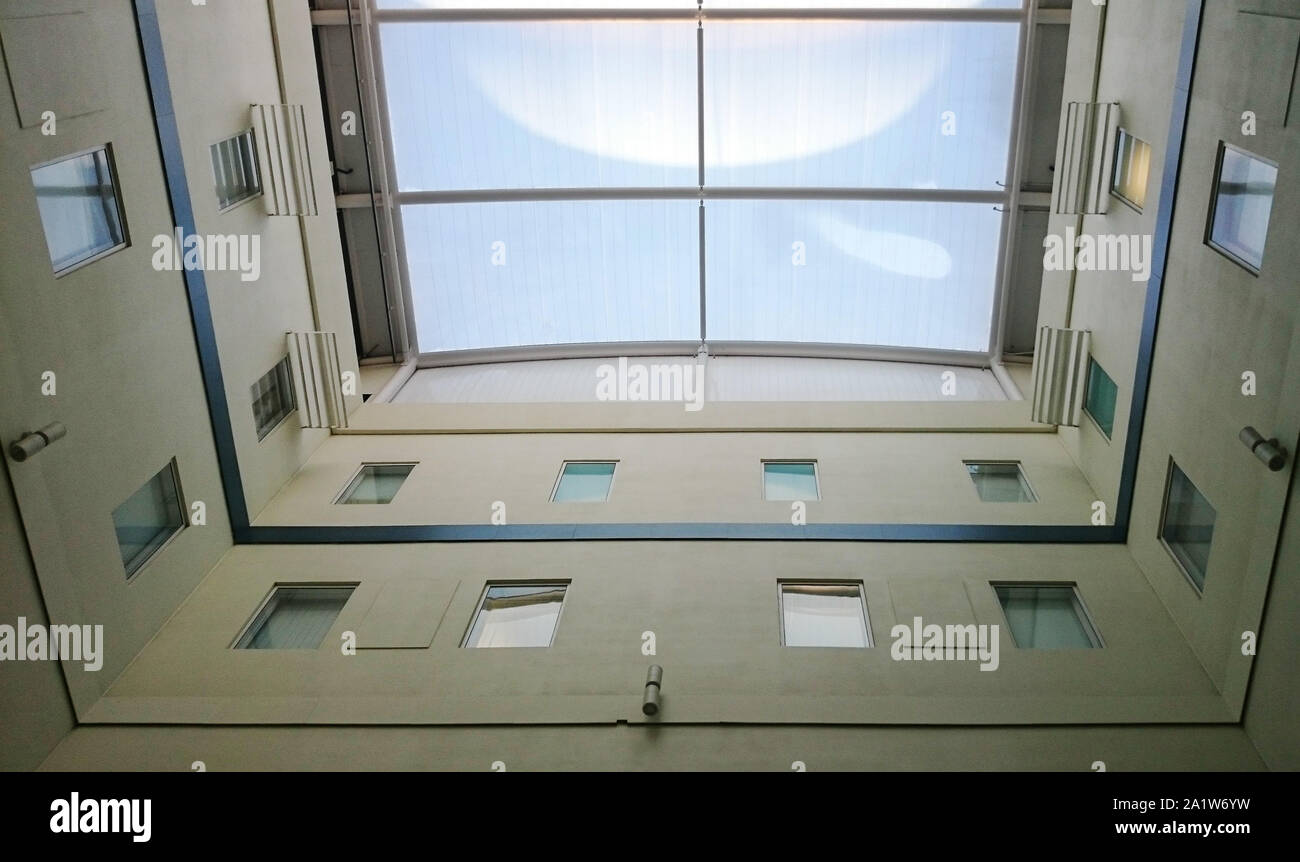 Glazing atrium hi-res stock photography and images - Alamy