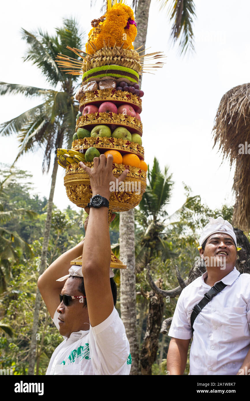 Bali offering fruit hi-res stock photography and images - Alamy