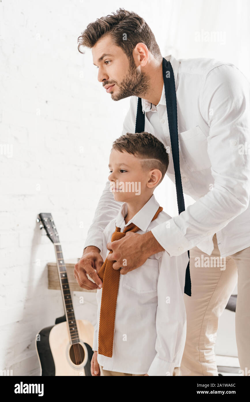 Dad helping son hi-res stock photography and images - Alamy