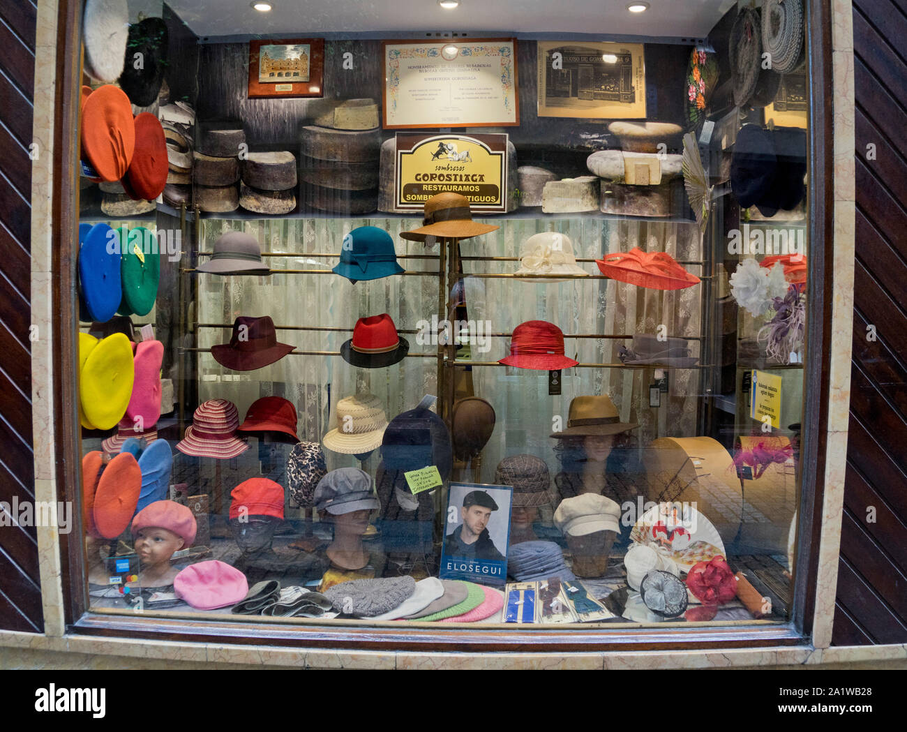 Basque beret hi-res stock photography and images - Alamy