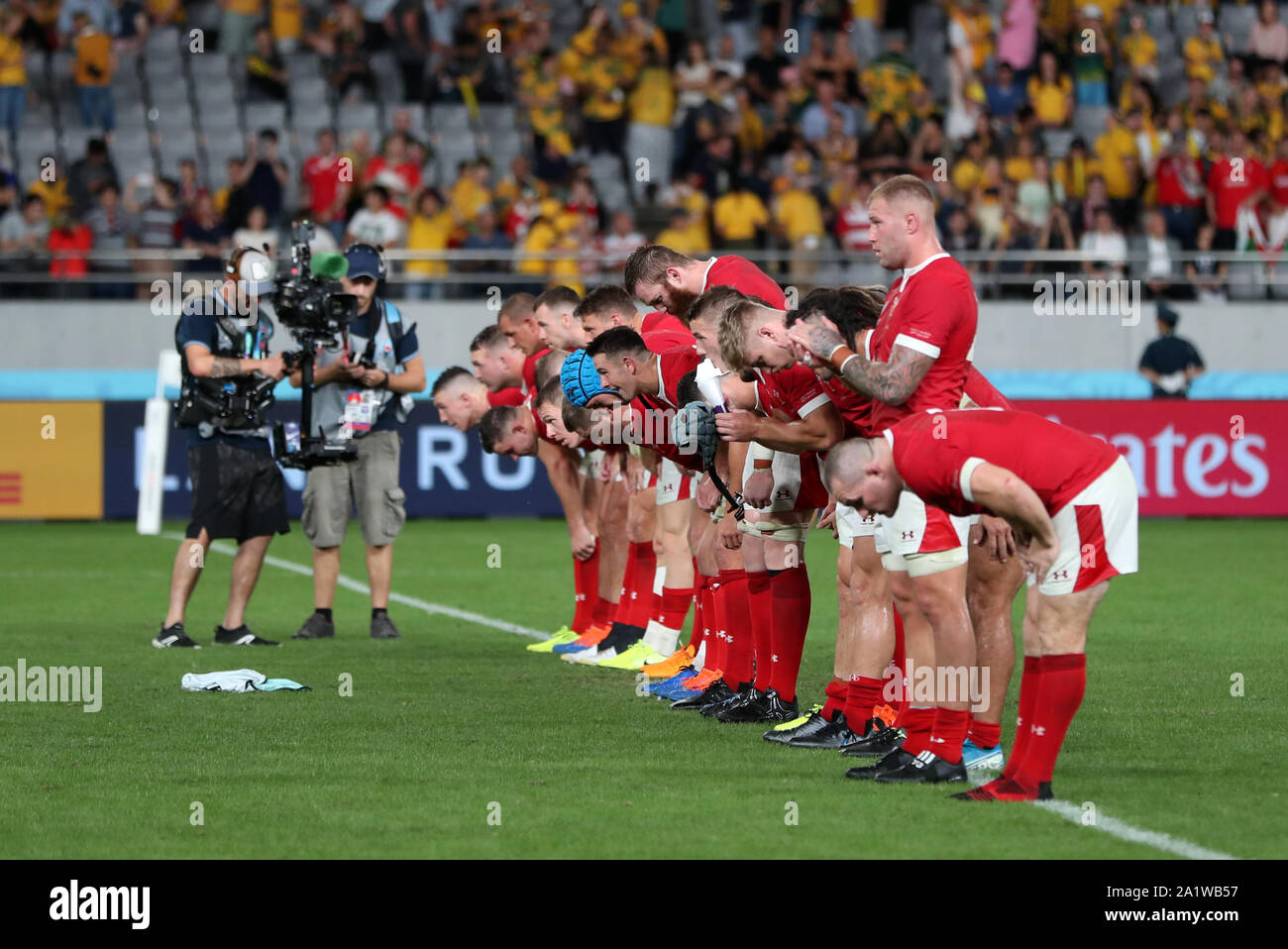 Rugby stadium crowd hi-res stock photography and images - Alamy
