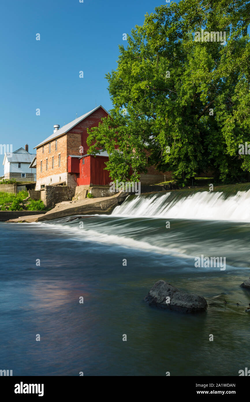 Agriculture dam hi-res stock photography and images - Alamy