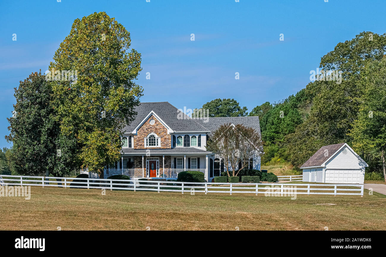 Stone ranch house hi-res stock photography and images - Alamy